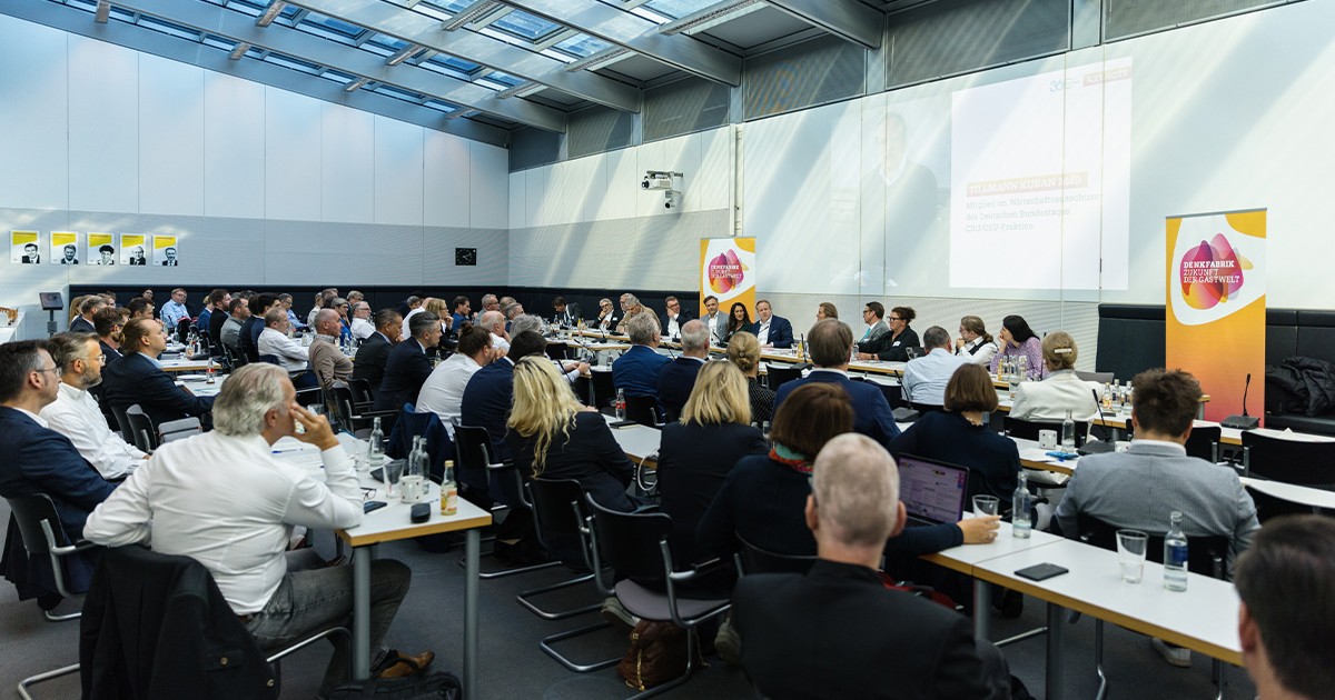 Denkfabrik pitcht Zehn-Punkte-Sofortprogramm im Bundestag | HOGAPAGE ...