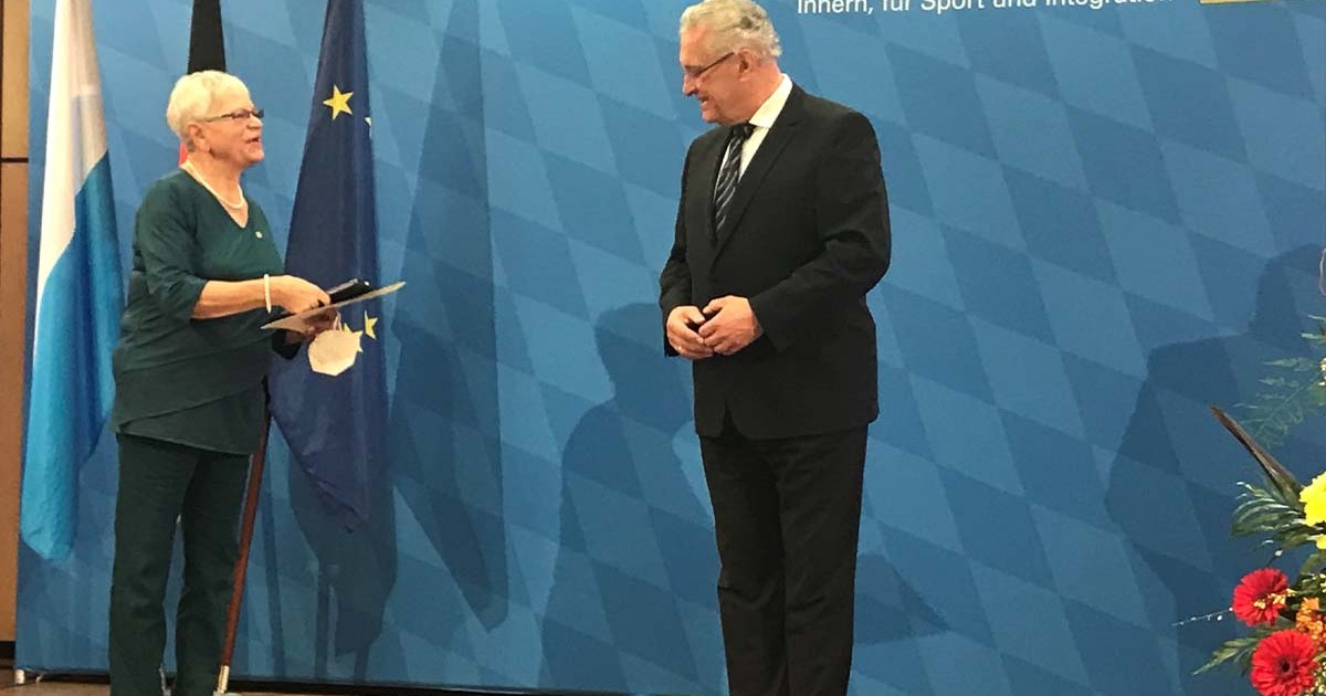 Bundesverdienstkreuz für Dehoga Bayern-Ehrenkreisvorsitzende Monika ...